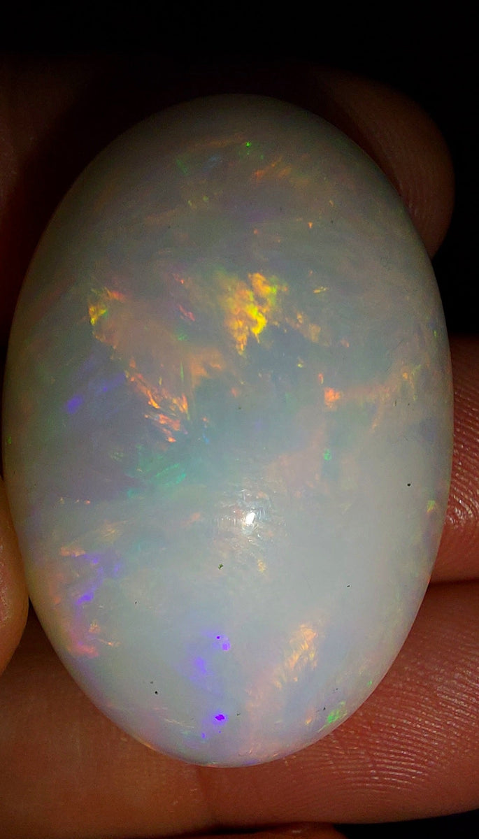 A Giant Born from Fire: The Legendary 58.48ct White Opal – Limanty